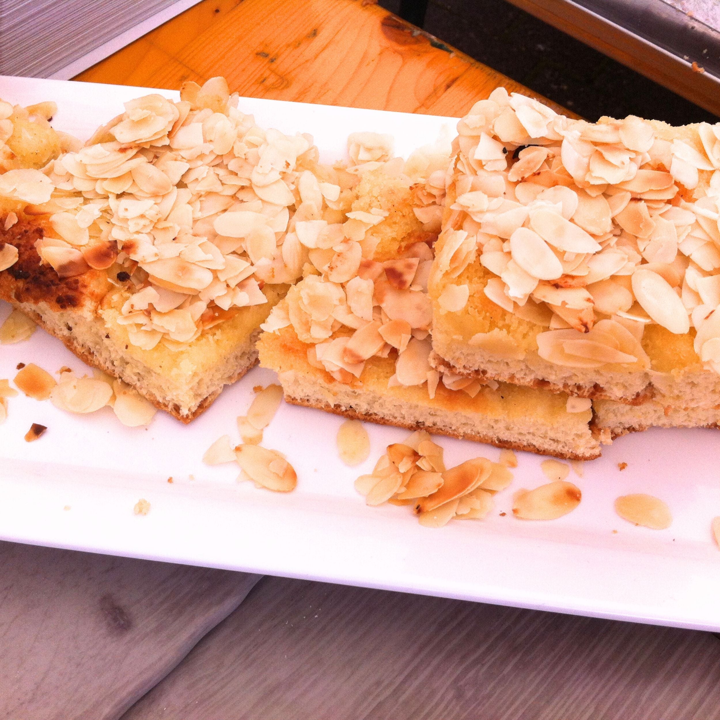 Easy German Butterkuchen (The Perfect Cake for Kaffee und Kuchen ...